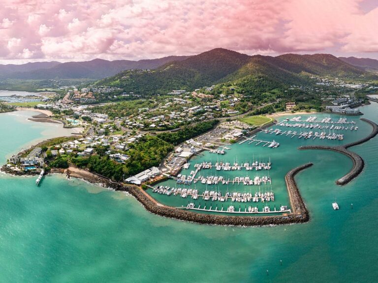 Fishing in AIRLIE BEACH: The Complete Guide