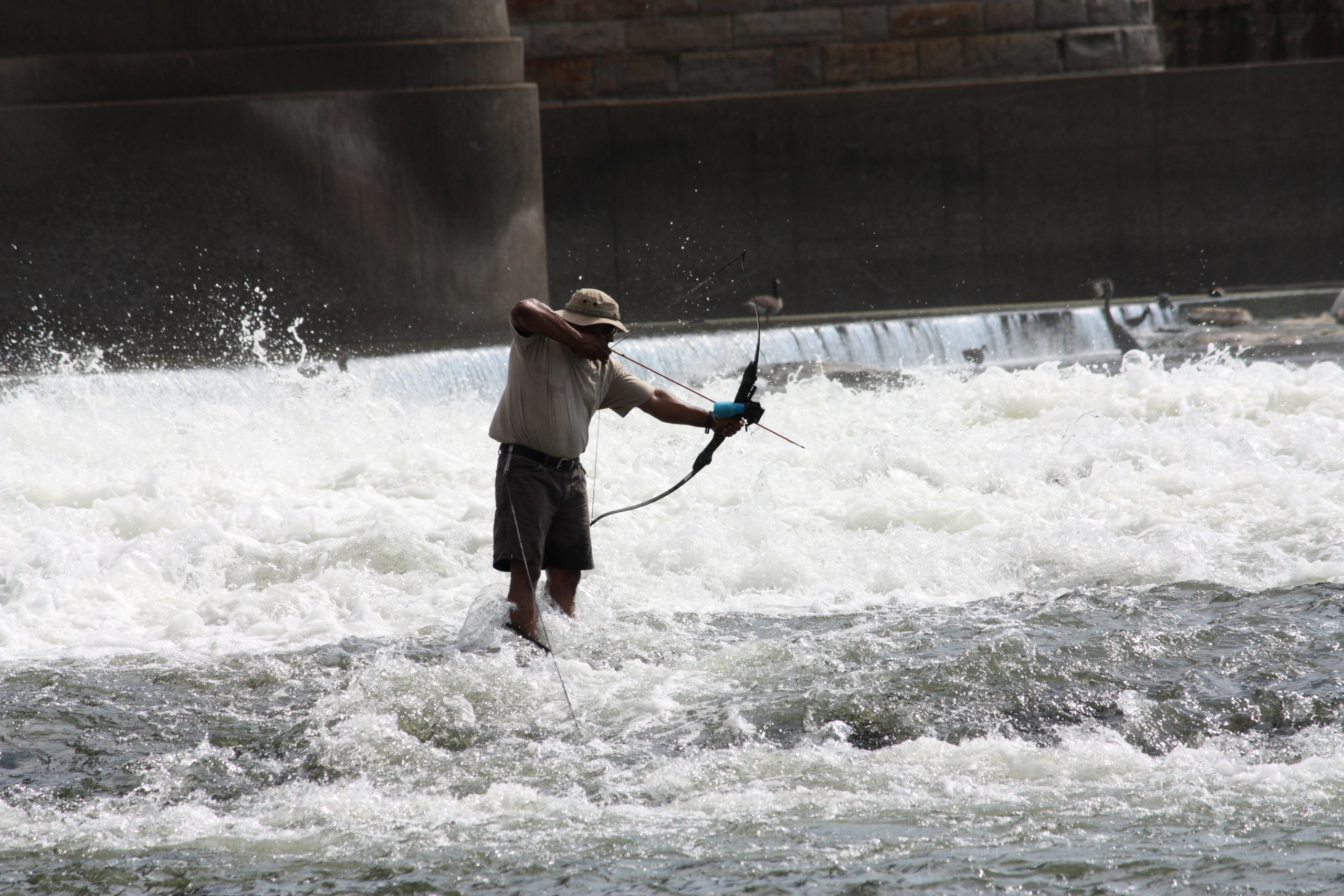 How to Go Bowfishing: The Complete Guide for 2025