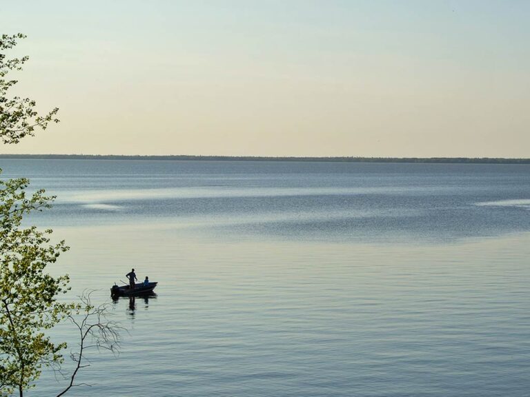 Fishing in LAKE WINNIPEG: The Complete Guide